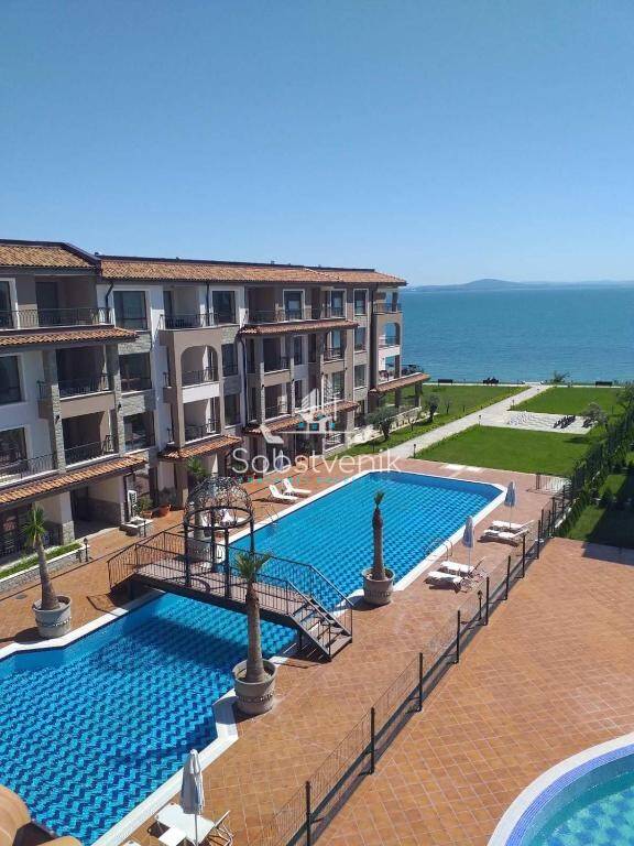 наем за 1 година първа линия море луксозен двустаен в затворен комплекс ...